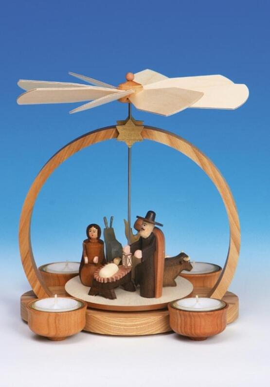 Tischpyramide – detailreiche Darstellung Christi Geburt